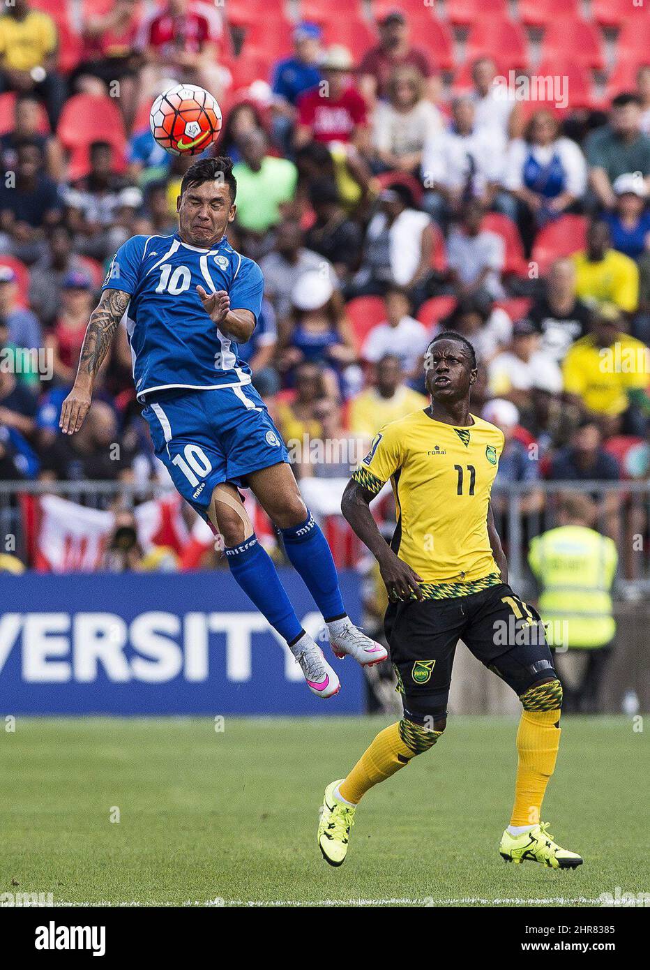 Jaime Alas of El Salvador heads the ball next to Jamaica's Darren ...