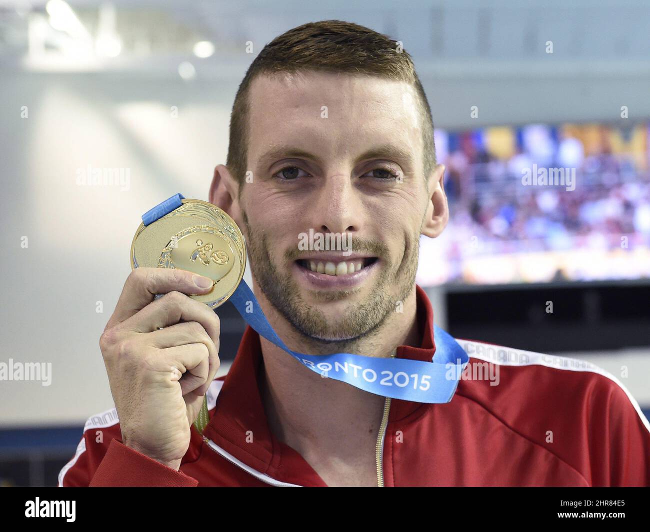 Ryan Cochrane of Canada shows off his gold medal in the men's 400m ...