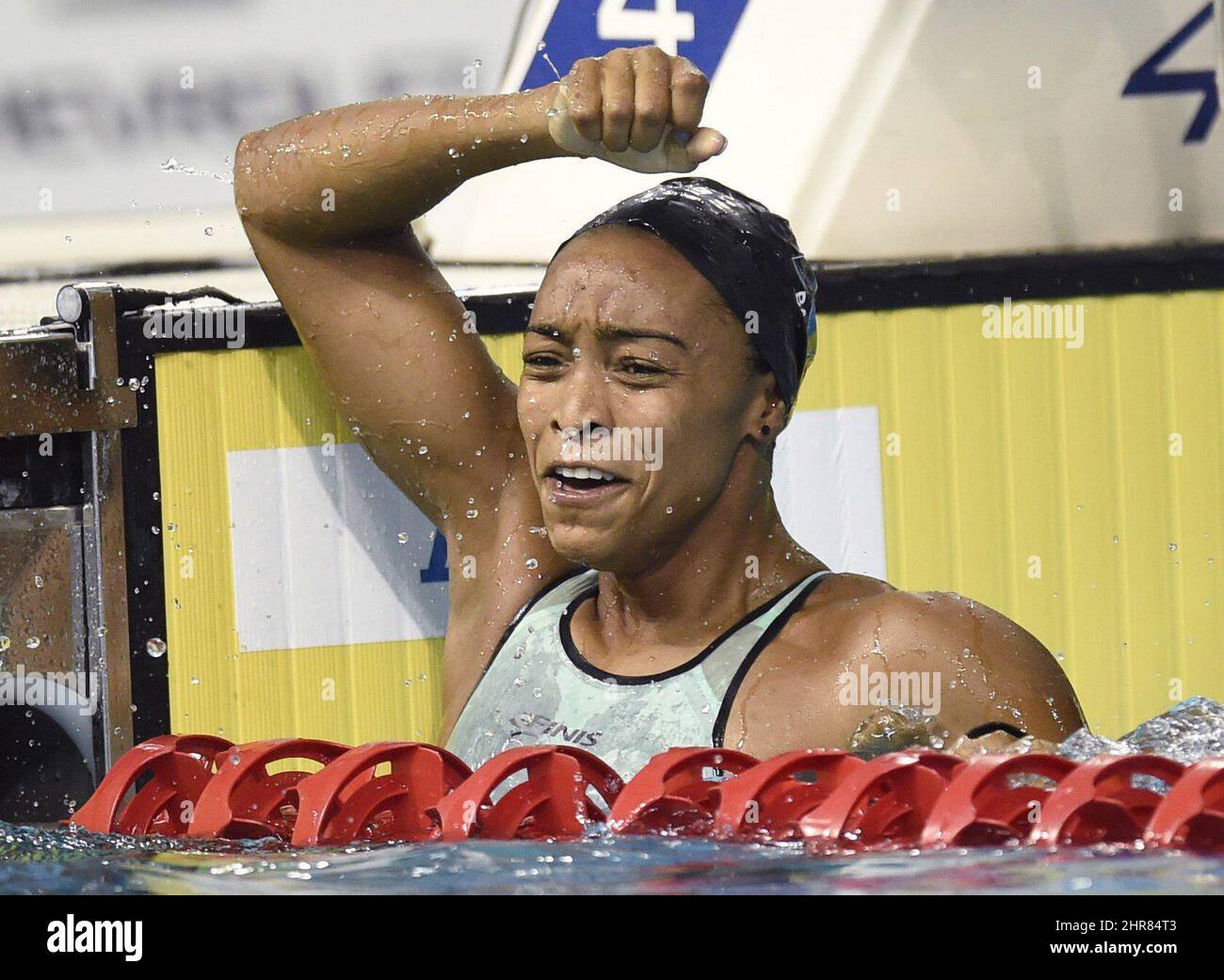 Arianna Vanderpool-Wallace of the Bahamas celebrates winning gold in ...