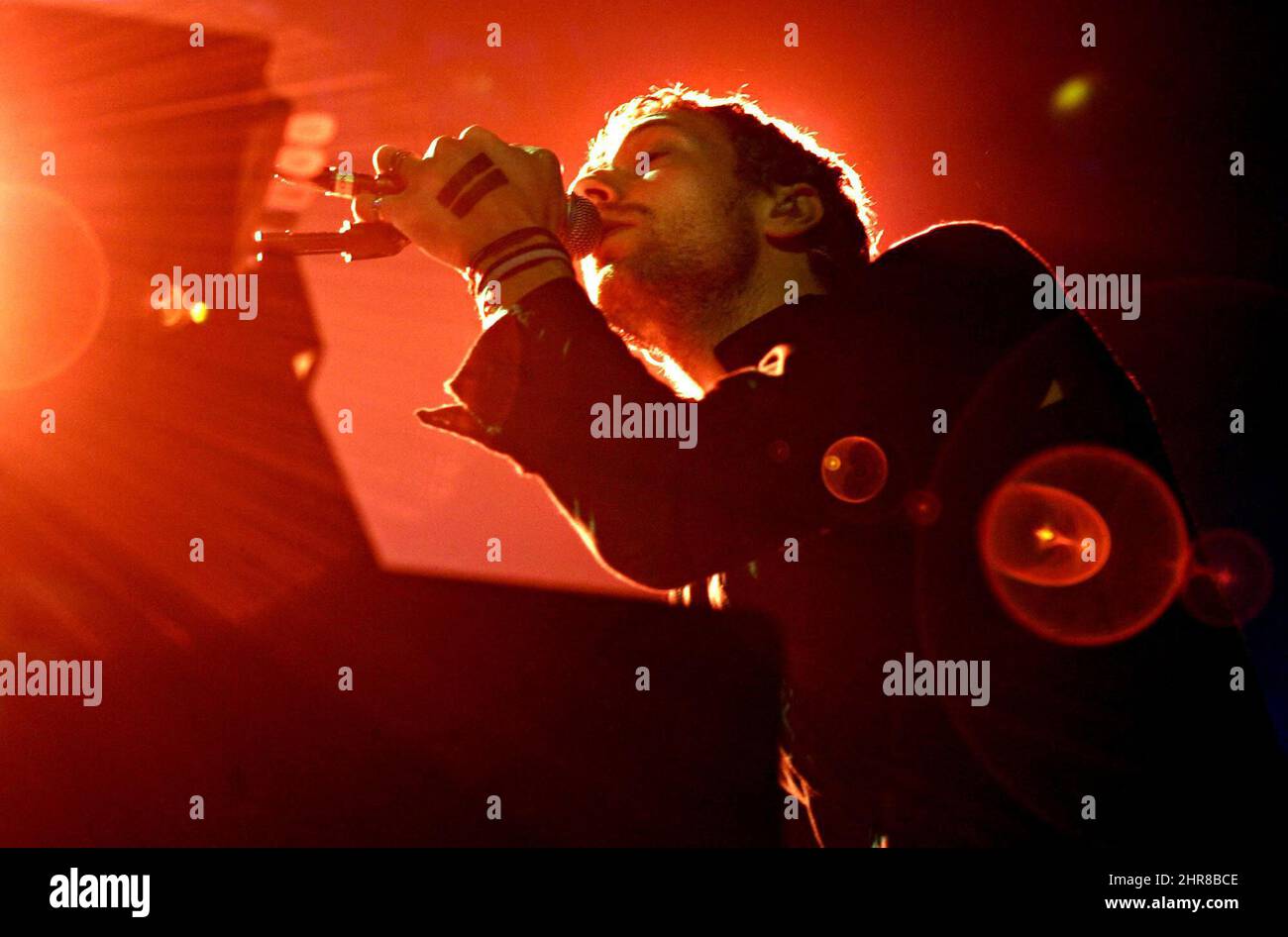 Coldplay's Chris Martin performs Stock Photo - Alamy