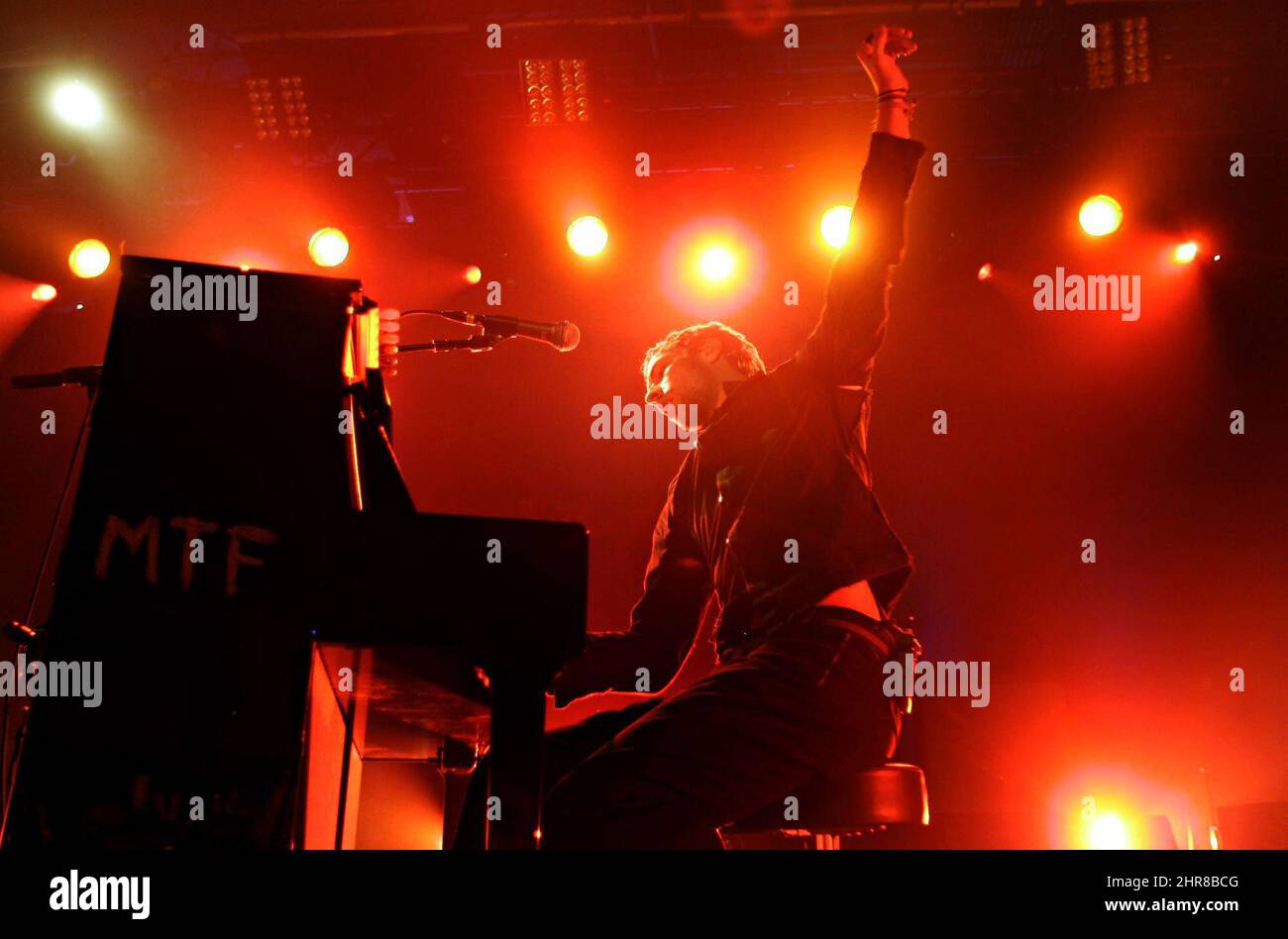 Coldplay's Chris Martin performs Stock Photo - Alamy