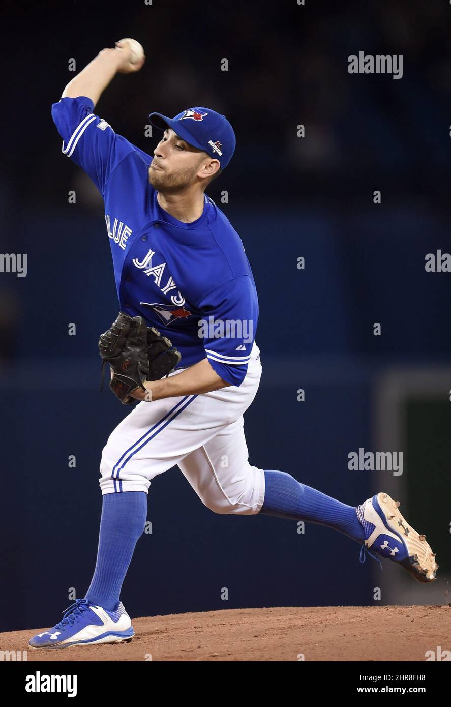 Toronto Blue Jays starting pitcher Marco Estrada delivers to the Kansas ...