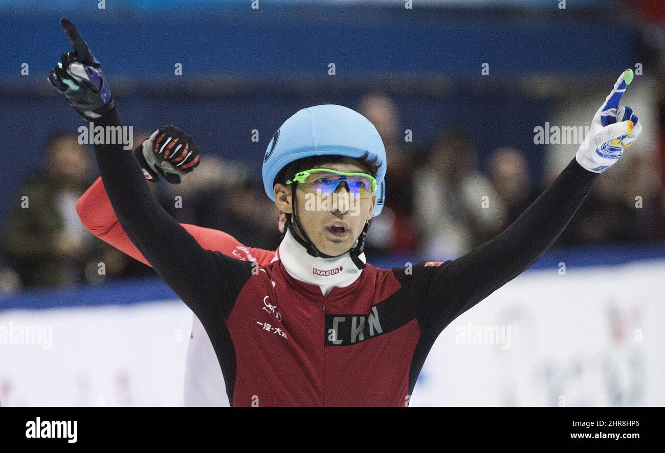 Wu Dajing, of China, celebrates after winning the men's 500-metre final ...