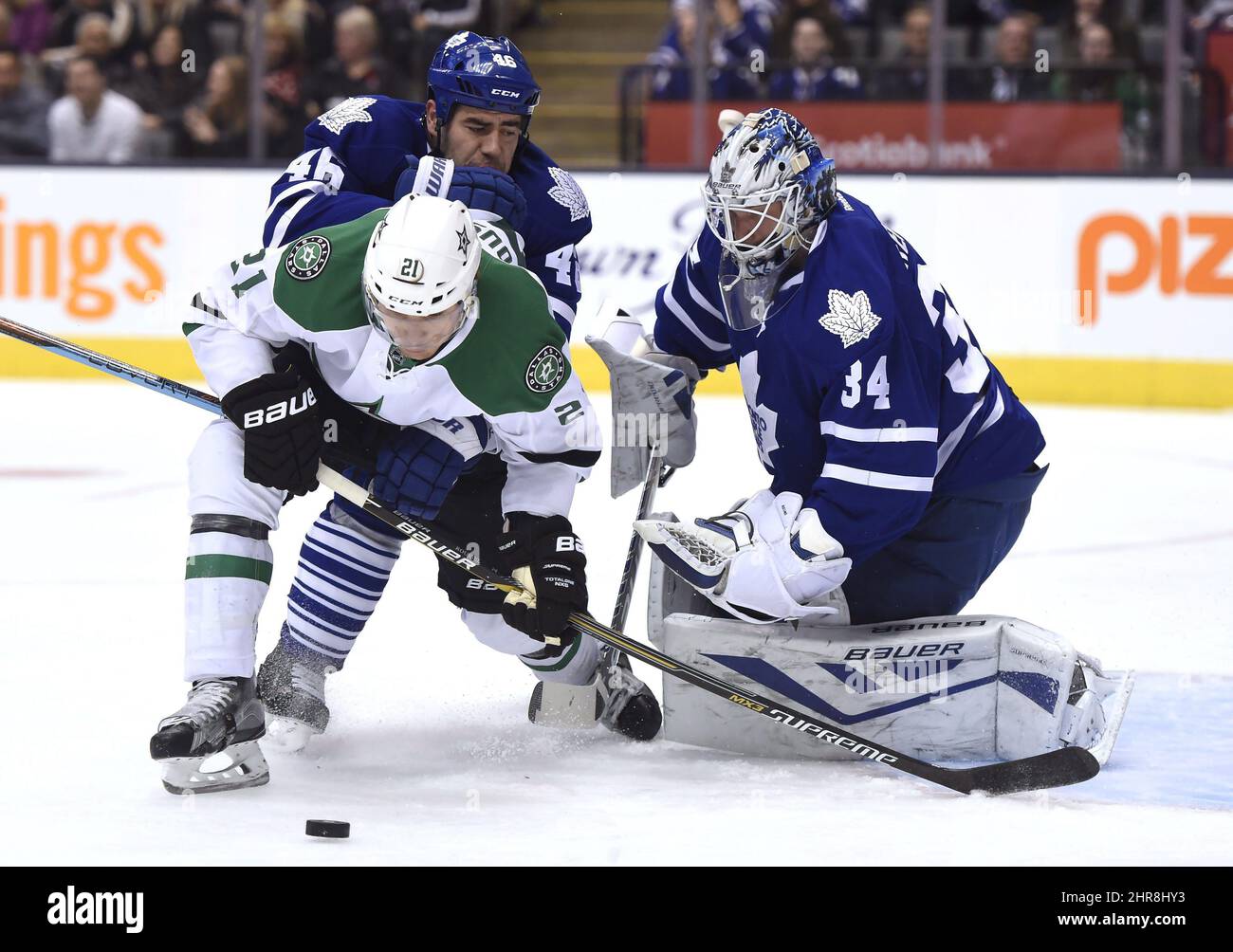 Toronto Maple Leafs goaltender James Reimer (34) looks for the puck as ...