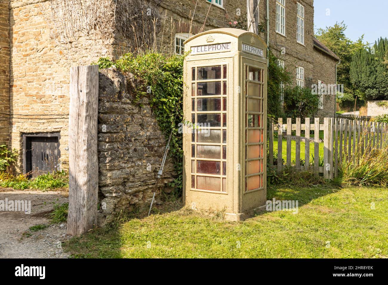 Village phonebox hi-res stock photography and images - Alamy