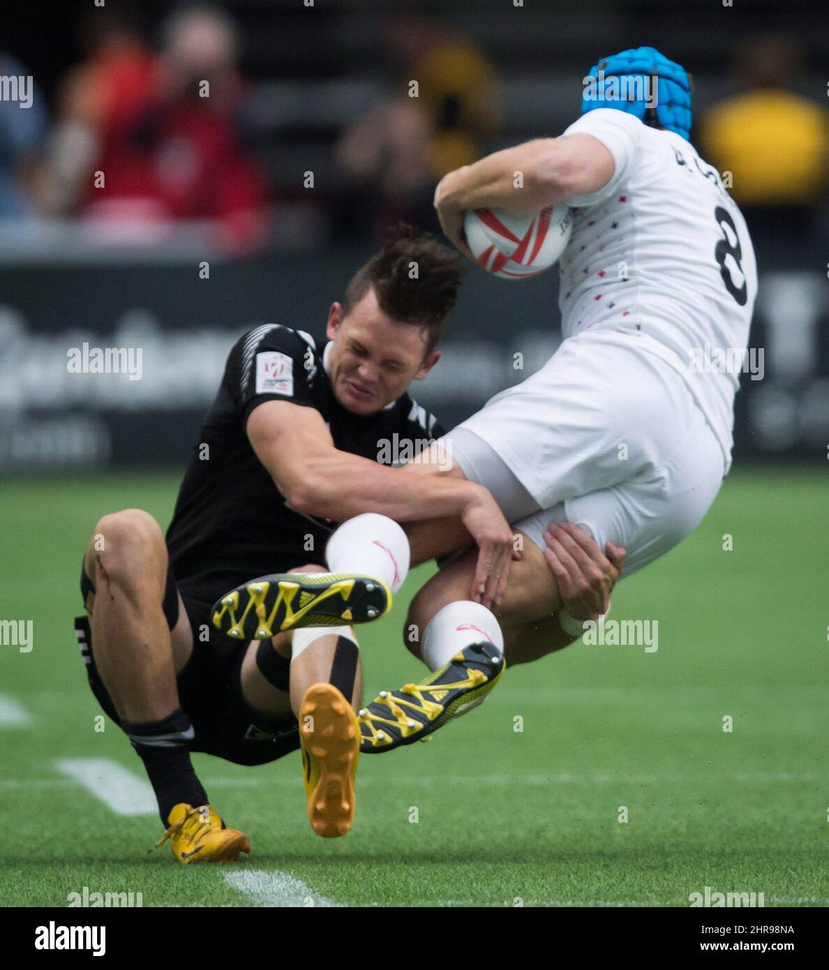 New Zealand's Lewis Ormond, left, and England's Richard de Carpentier ...