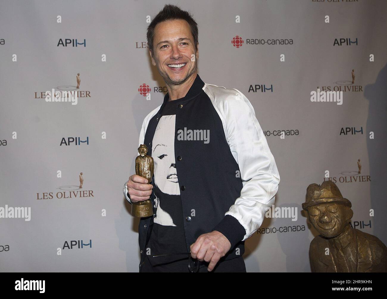 Stephane Rousseau holds up his trophy for comedy show of the year at ...