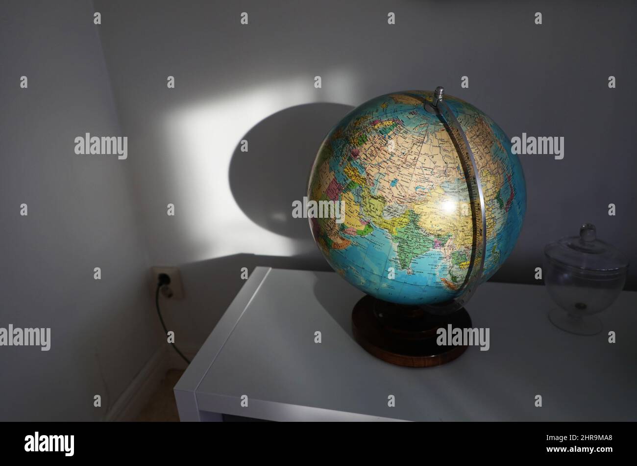 An old globe showing the Soviet Union Stock Photo - Alamy