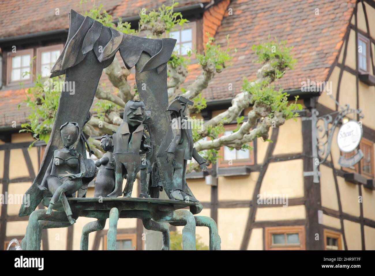 Tivertonplatz with ornamental fountain, Hofheim im Taunus, Hesse ...