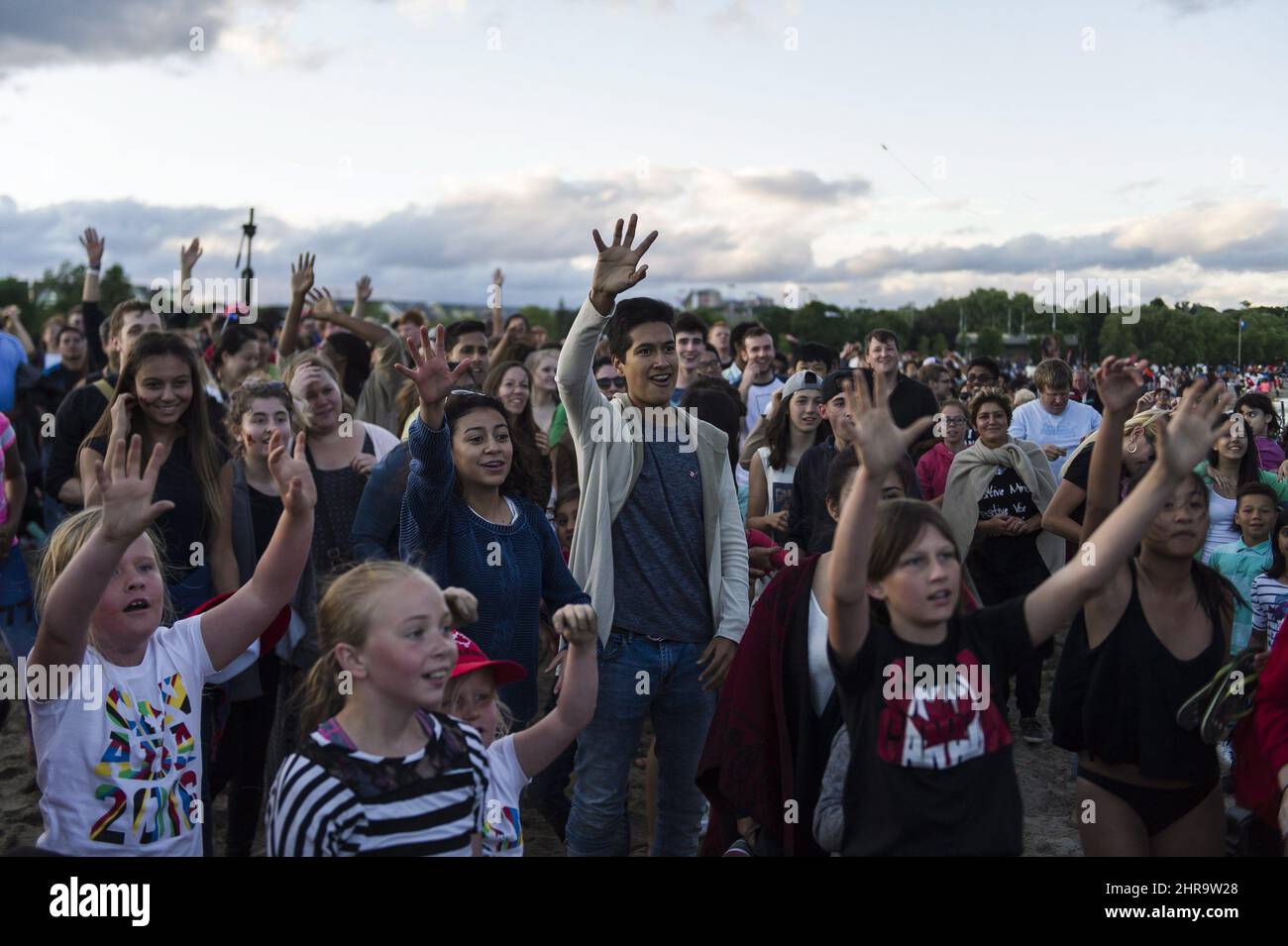 Hundreds of people attend the 2016 Canadian Olympic Team Beach Party ...