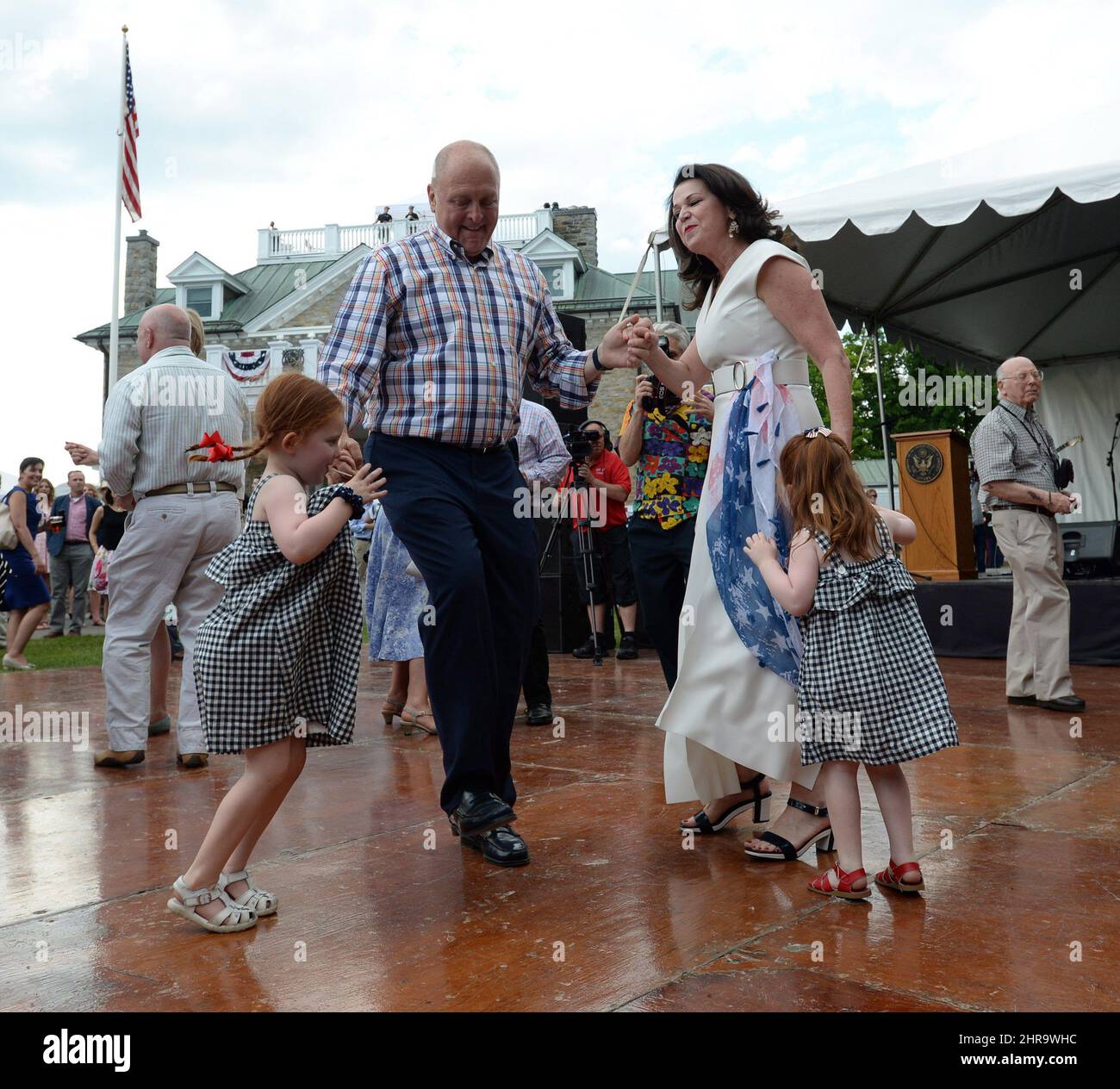 US Ambassador to Canada Bruce Heyman and wife Vicki dance with their ... US Ambassador to Canada Bruce Heyman and wife Vicki dance with their ...