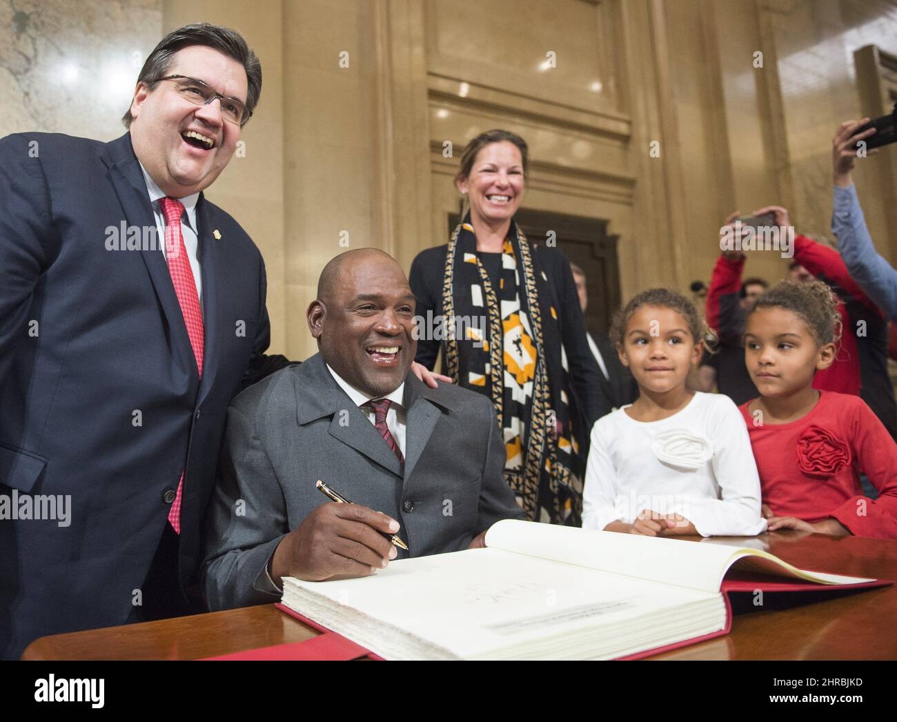 Former Montreal Expos great and Hall of Fame inductee Tim Raines signs ...