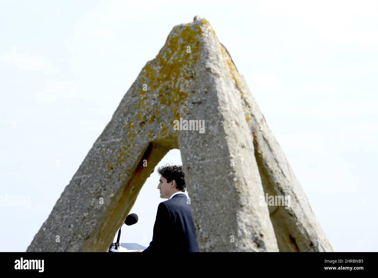 Prime minister justin trudeau beach hi-res stock photography and images ...