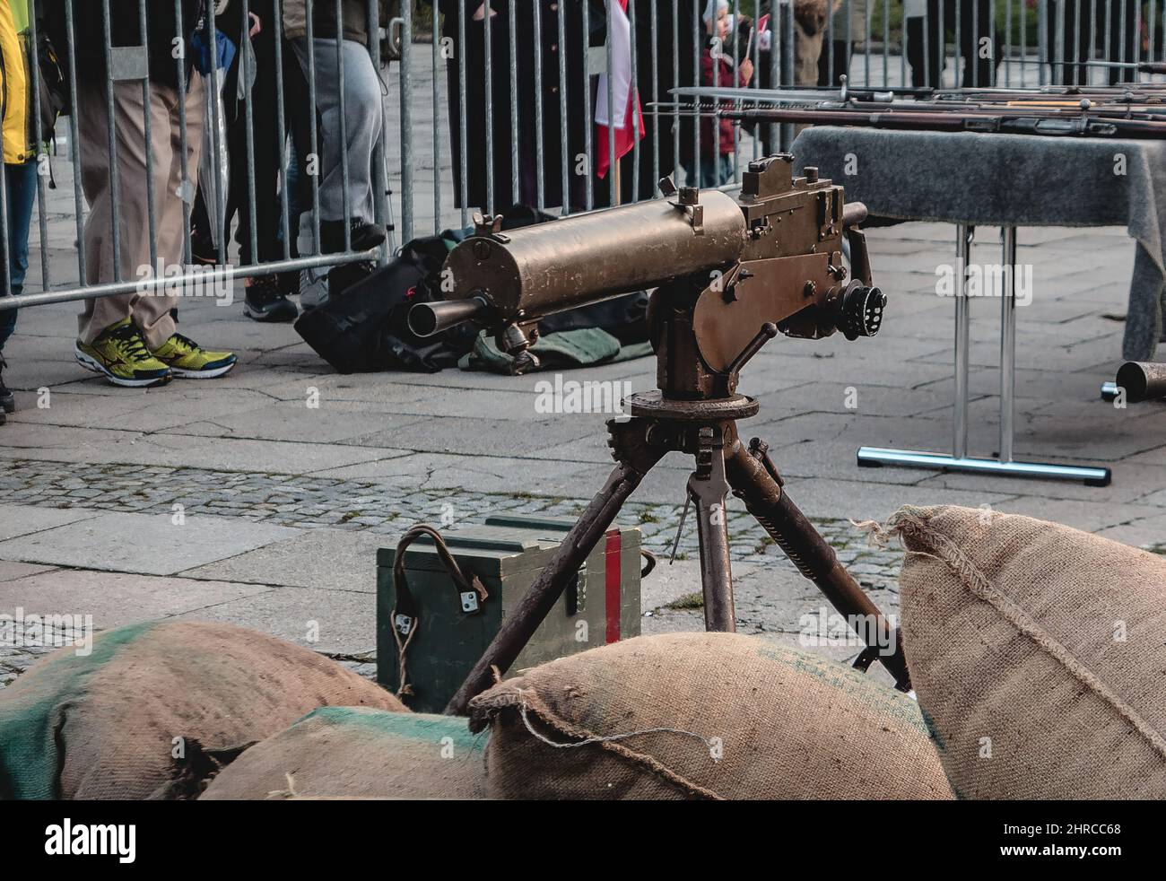 Maxim heavy machine gun from WW1, on a tripod Stock Photo - Alamy