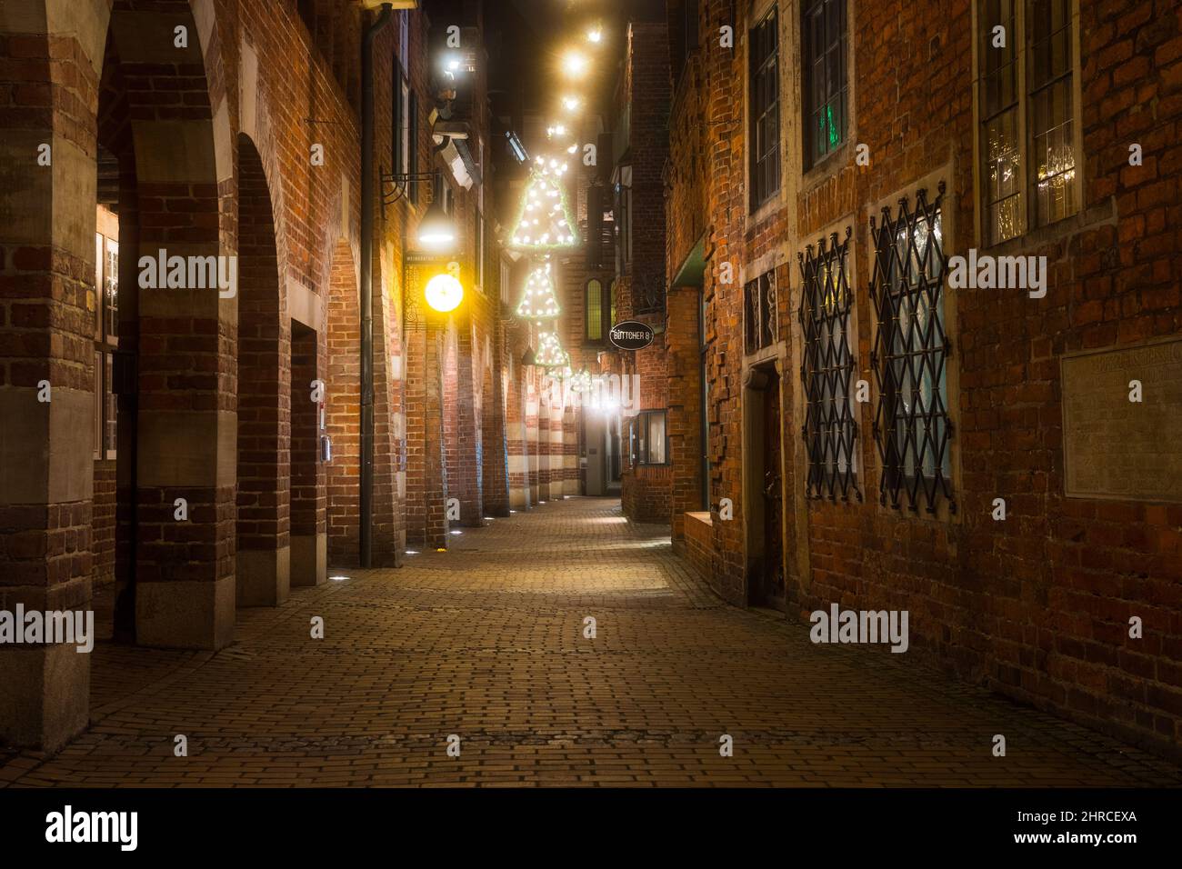 Streets of the historic old town Bremen at night Stock Photo - Alamy