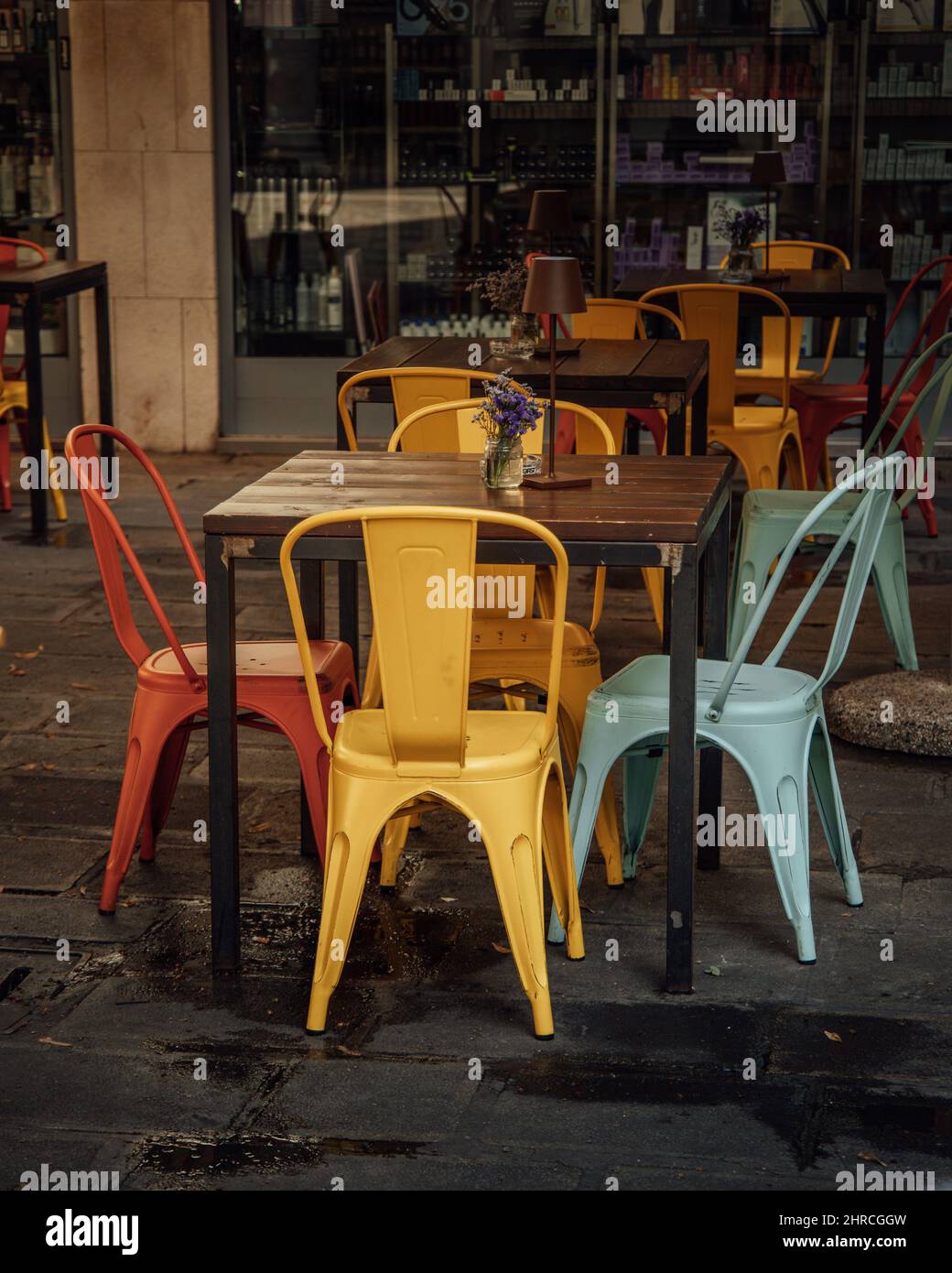 Empty tables in outdoor cafe Stock Photo - Alamy