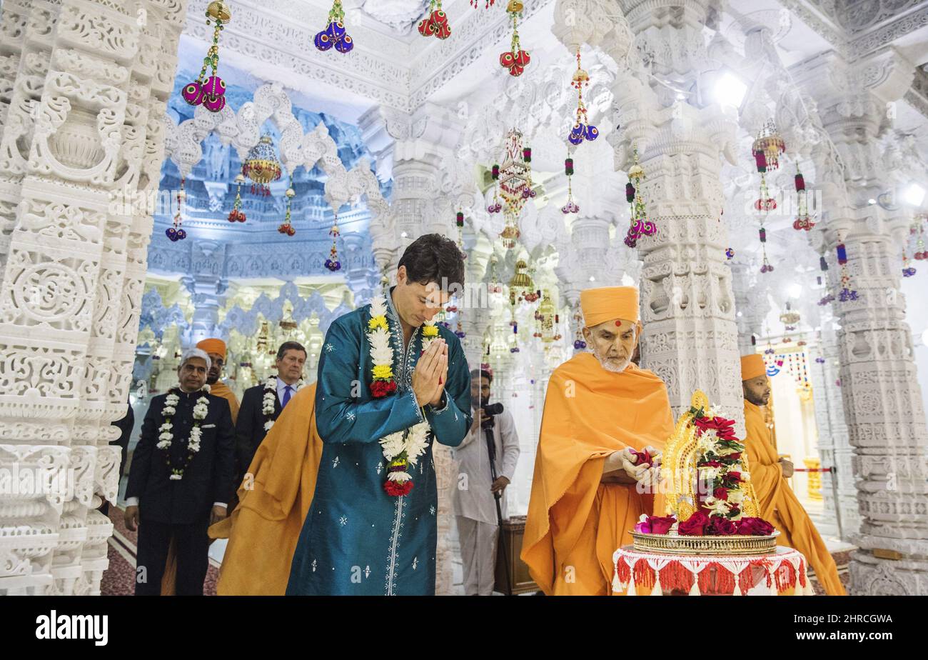 Prime Minister Justin Trudeau and Toronto Mayor John Tory, left, visit ...