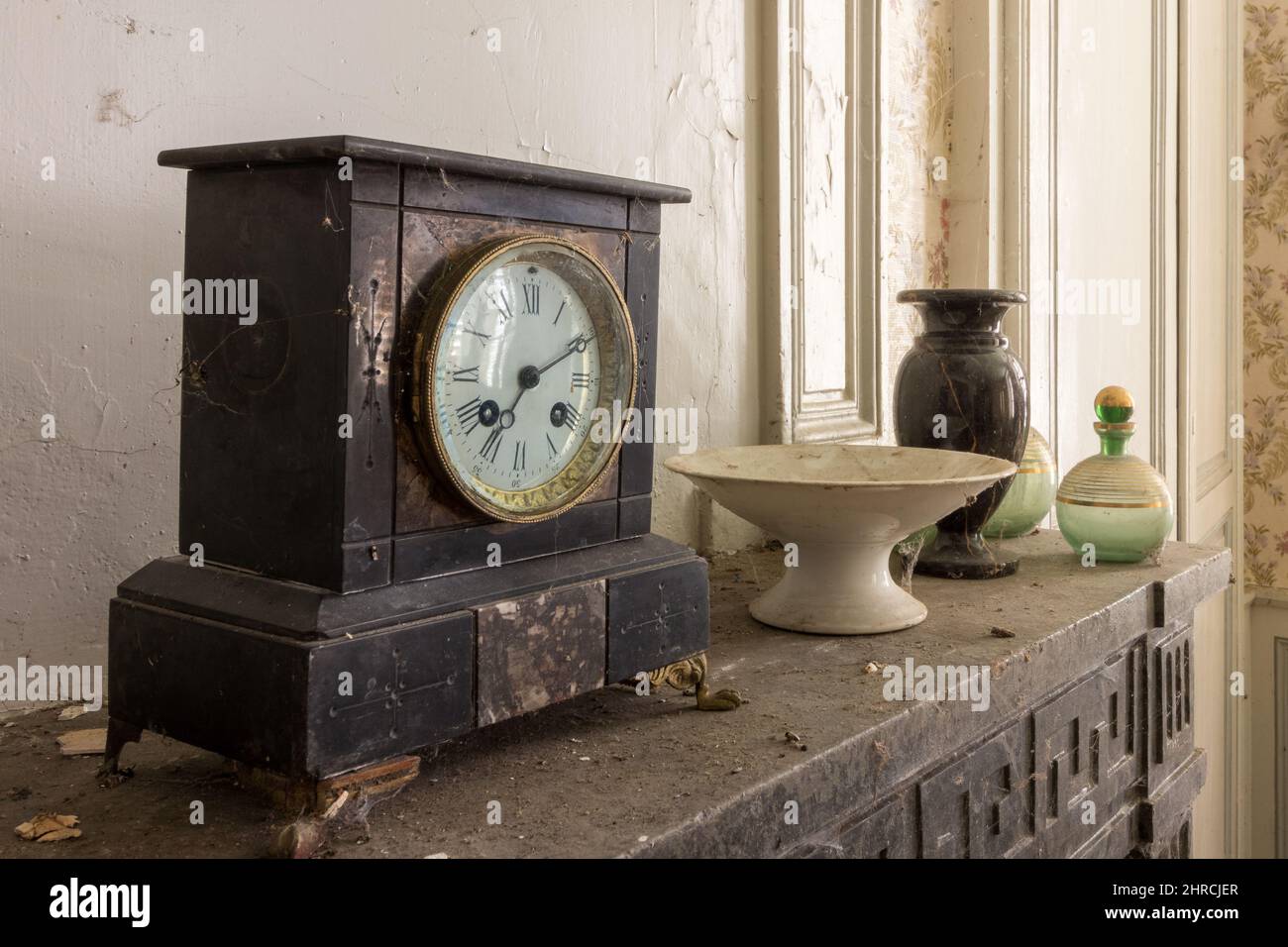 Dust clock hi-res stock photography and images - Alamy