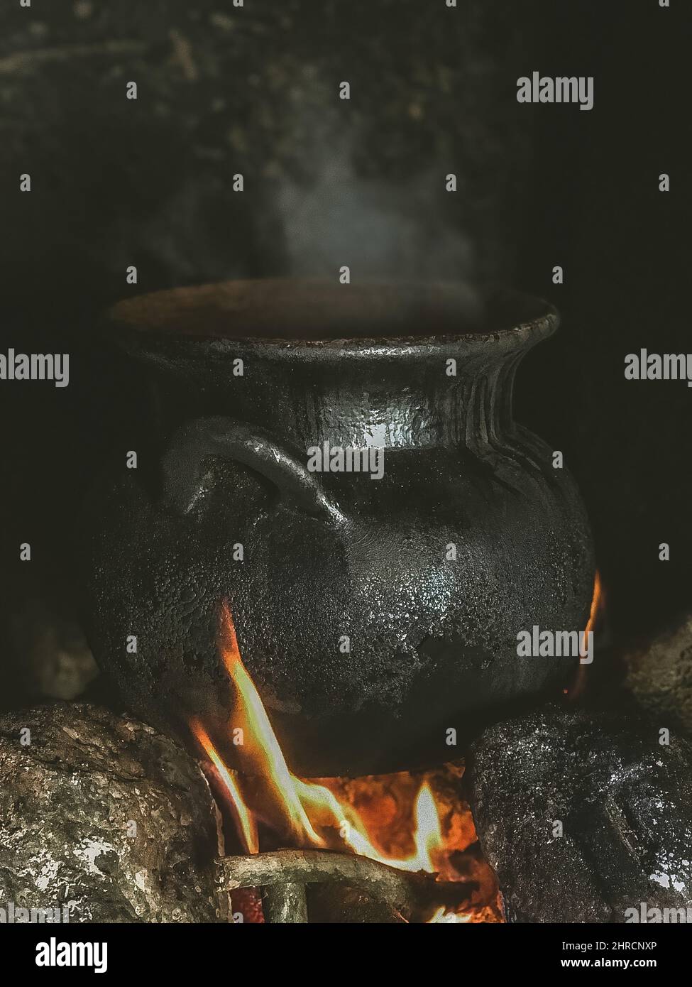 Black cauldron hi-res stock photography and images - Alamy
