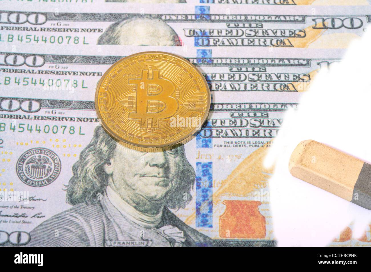 Closeup shot of golden coin on dollar banknotes and a 3d rendered ...