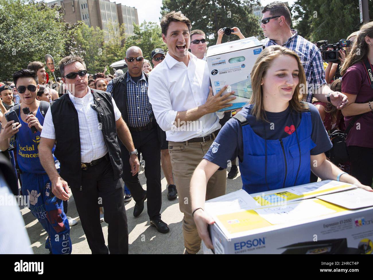 Prime Minister Justin Trudeau helps unpack the car of a first-year ...