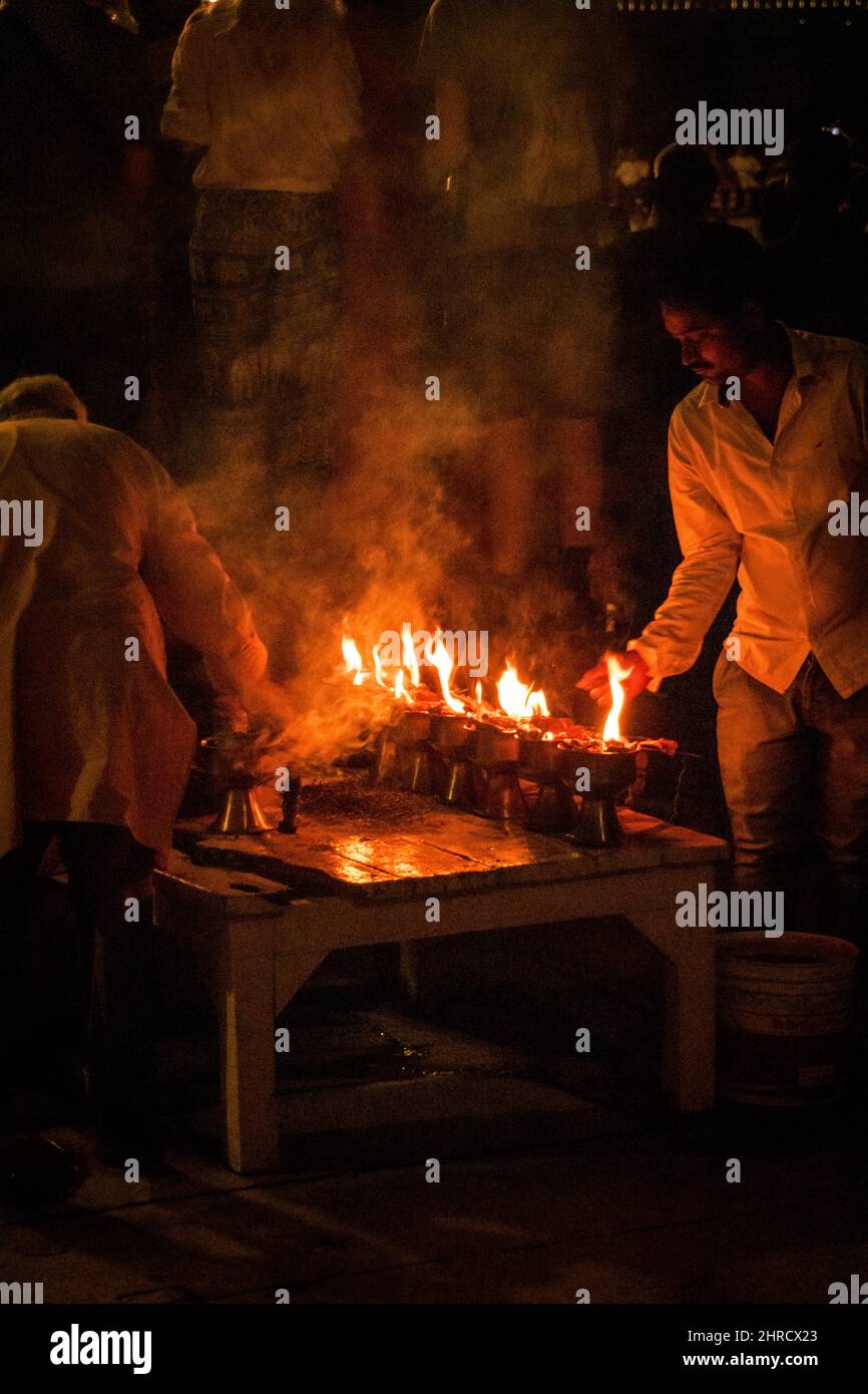 Ritual of the dead in Varanasi in India Stock Photo - Alamy