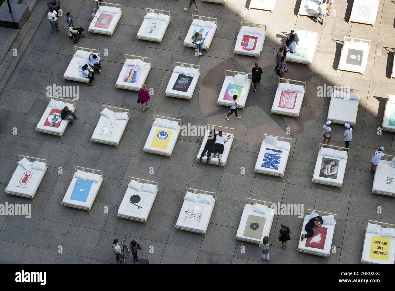 John lennon yoko ono bed montreal hi-res stock photography and images ...