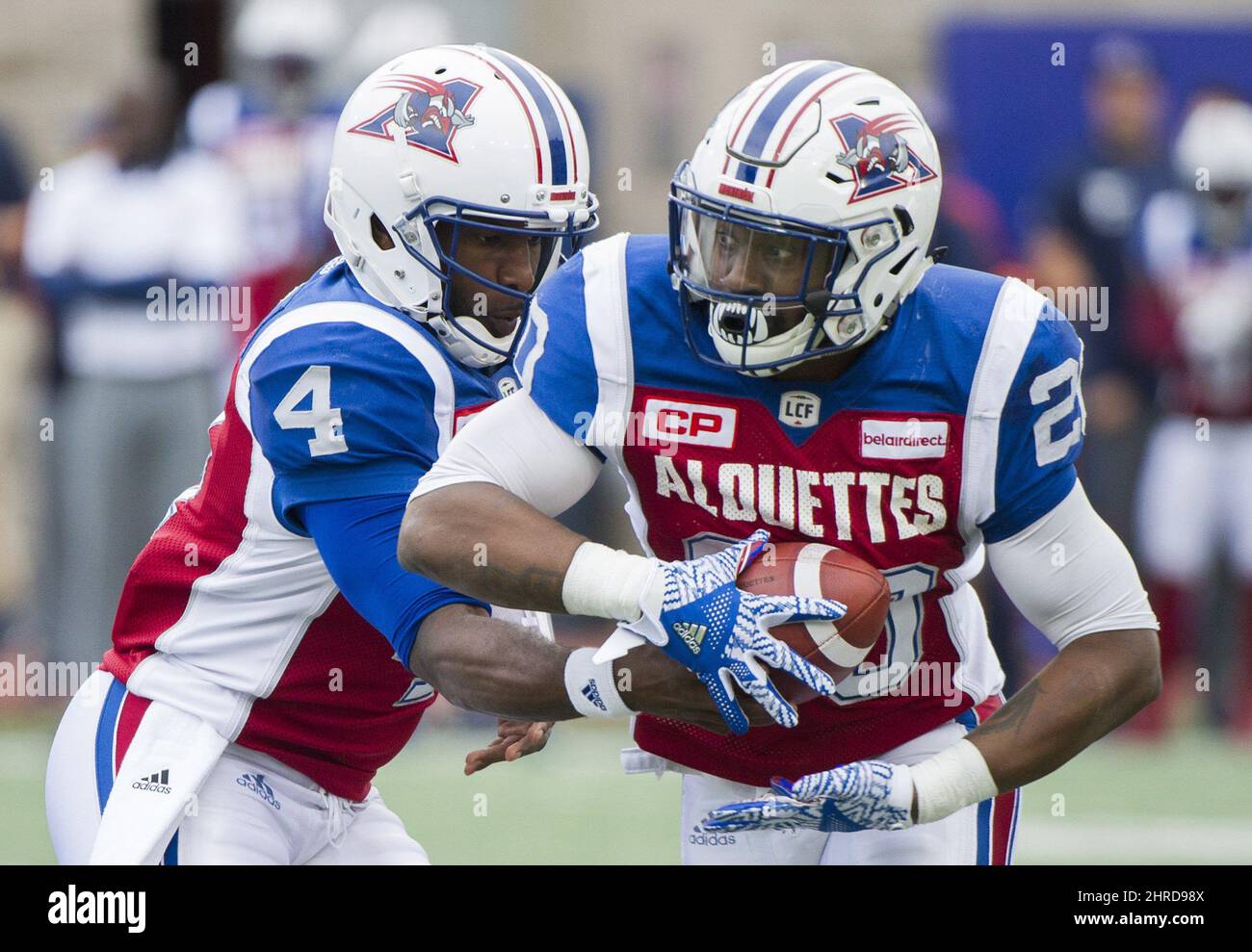 Montreal Alouettes quarterback Darian Durant (4) hands off to teammate ...