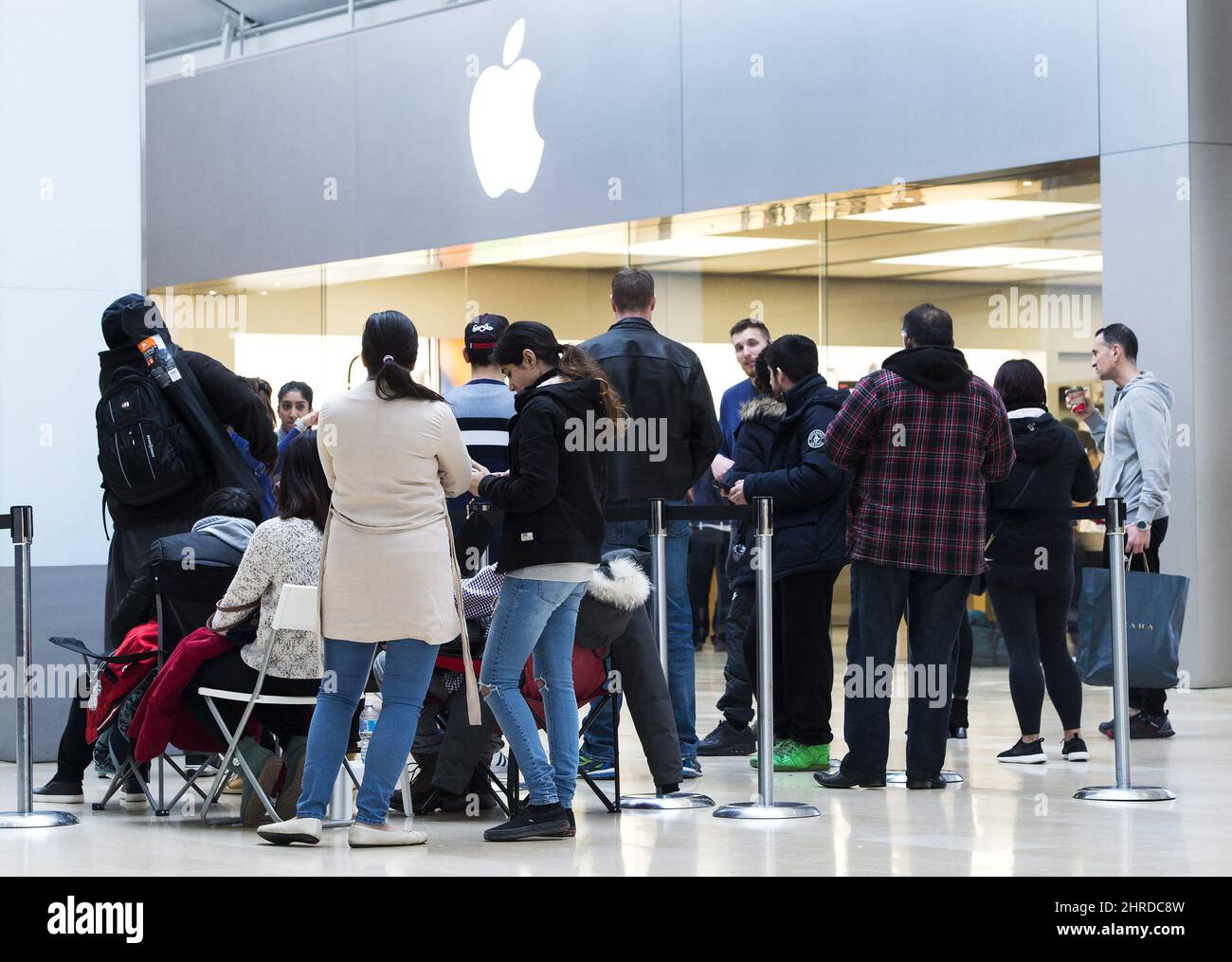 People line up for the new Apple iPhone X at the Square One Shopping ...