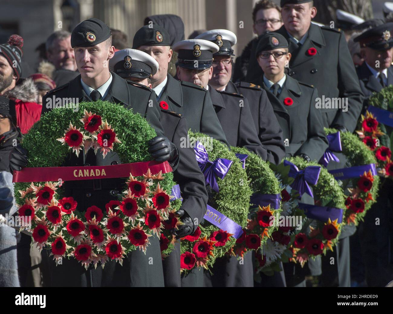 Members of the Canadian Armed Forces participate in Remembrance Day ...