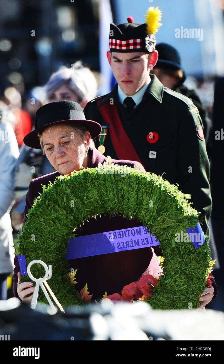 Silver Cross Mother, Diana Abel, places a wreath as her grandson John ...