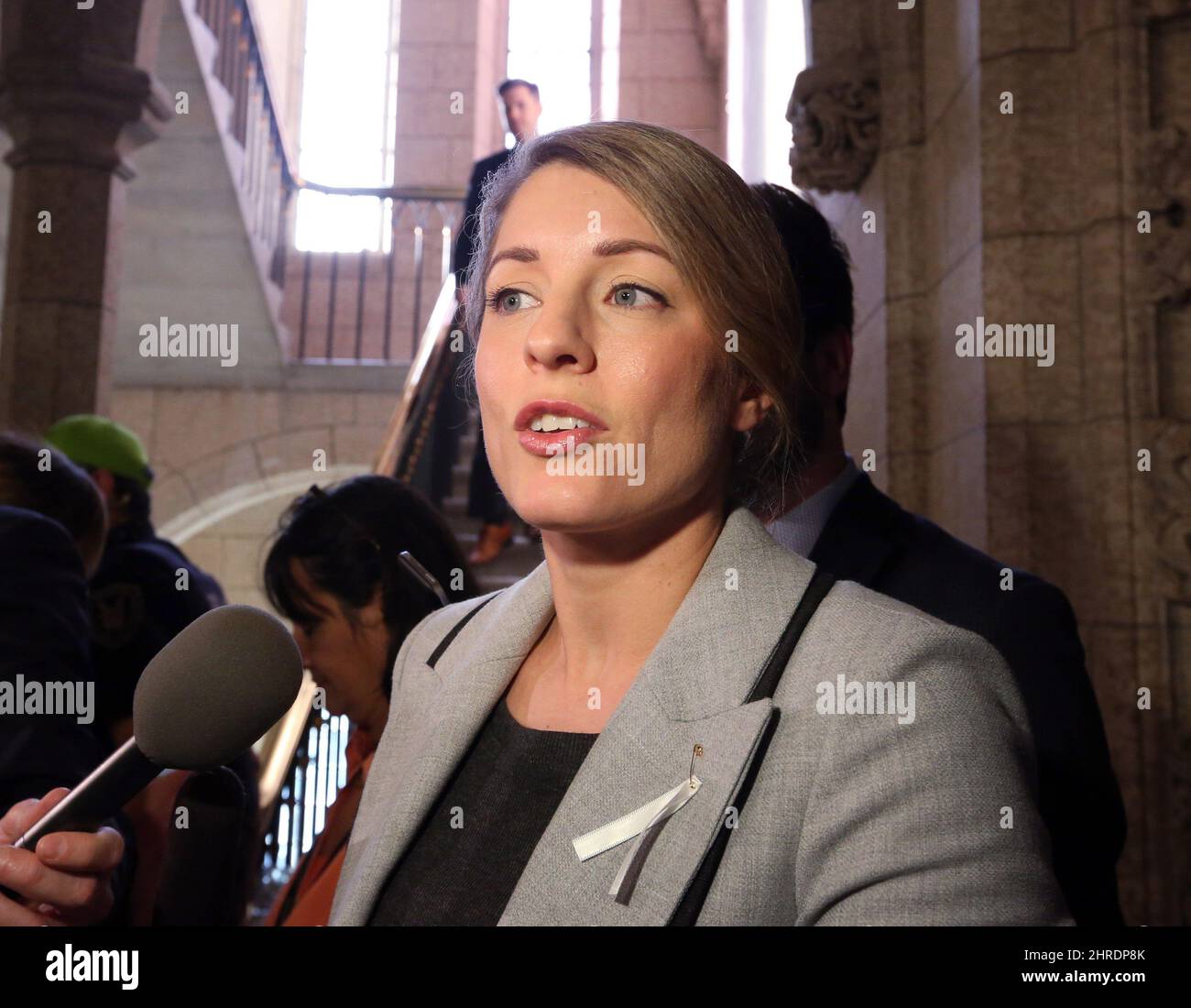 Reporters outside hi-res stock photography and images - Alamy