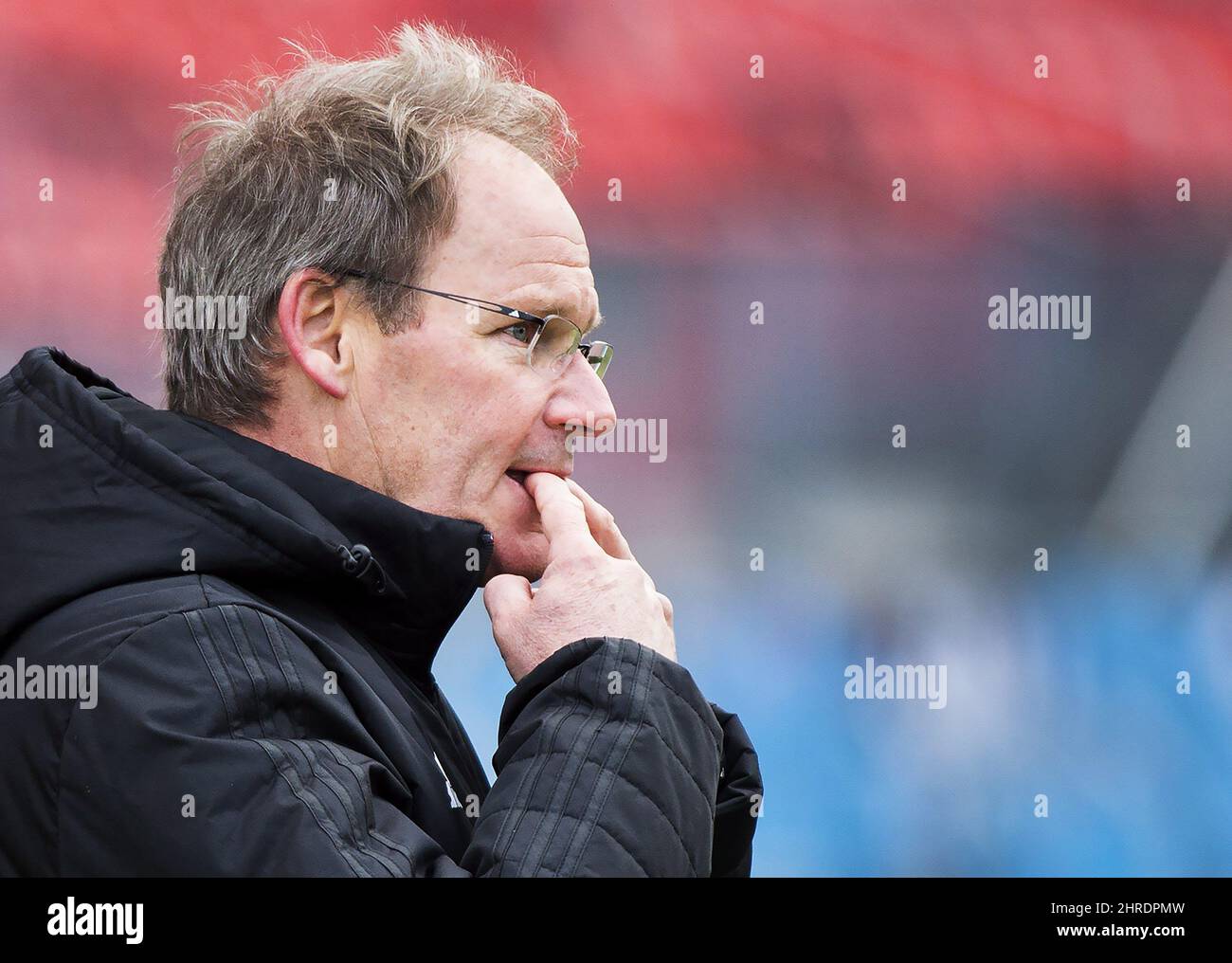Seattle Sounders head coach Brian Schmetzer whistles during practice ...