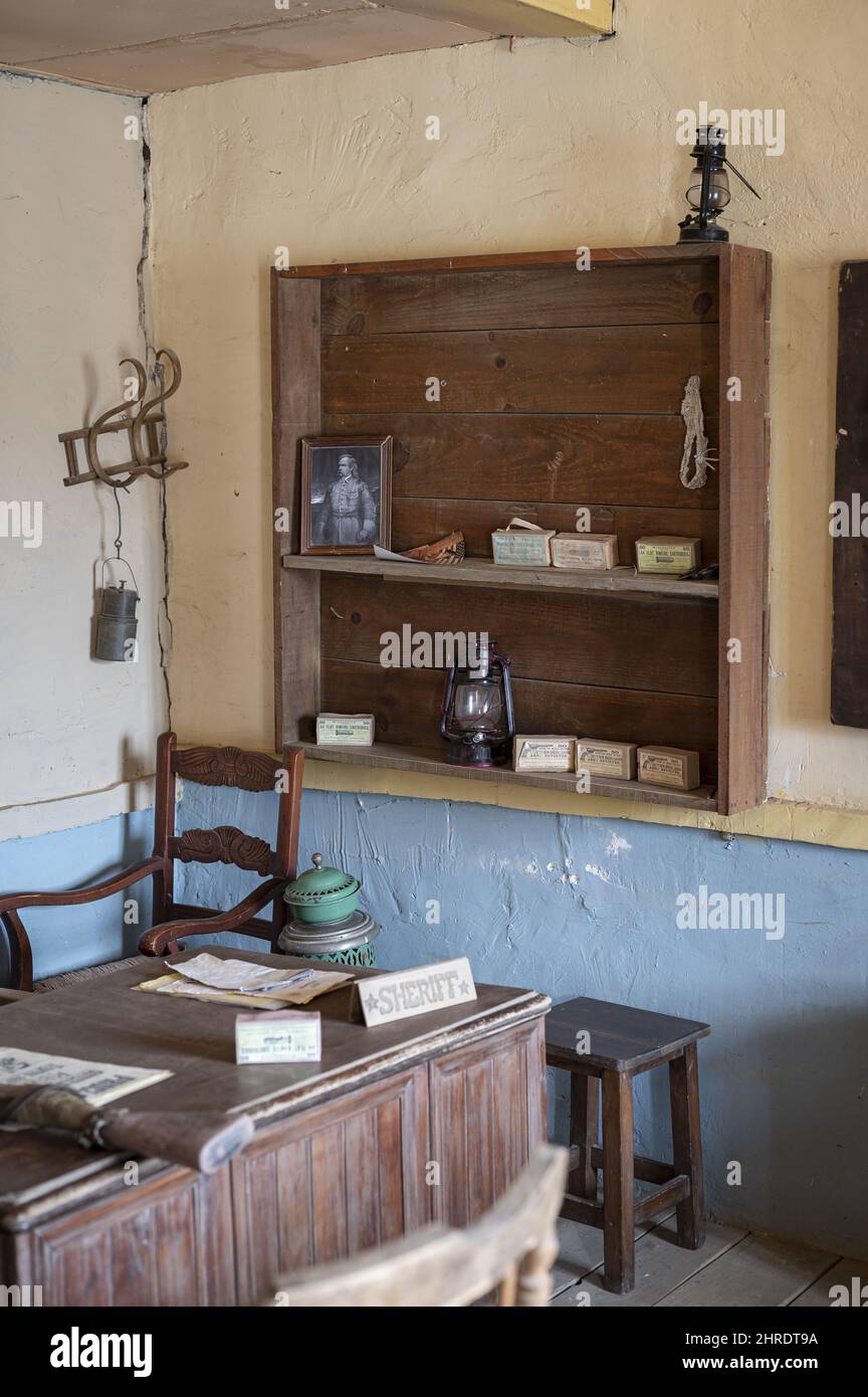 Old western sheriffs office hi-res stock photography and images - Alamy