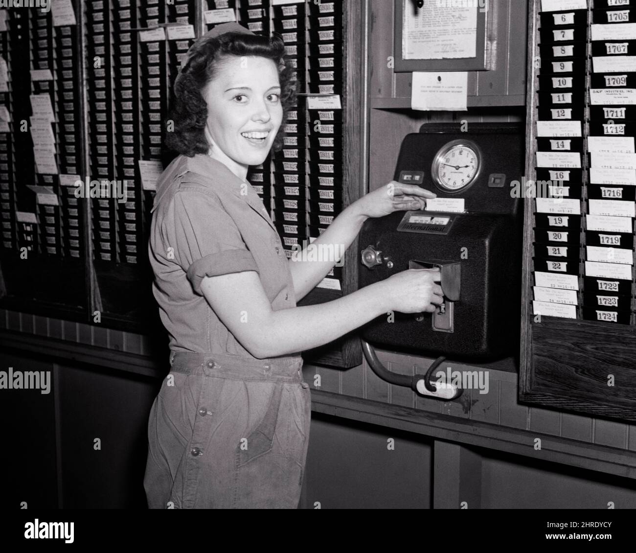 1940's female factory workers hi-res stock photography and images - Alamy