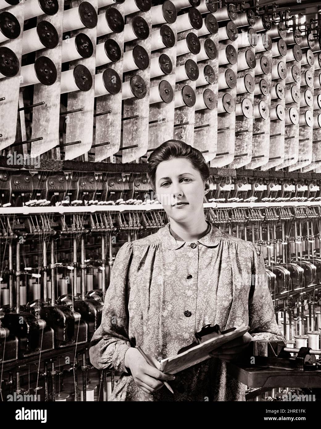 Female factory workers in world war ii hi-res stock photography and ...