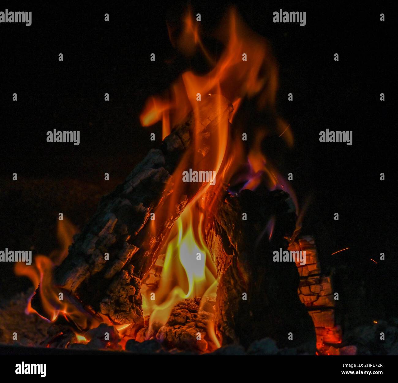 Survival fire signal hi-res stock photography and images - Alamy