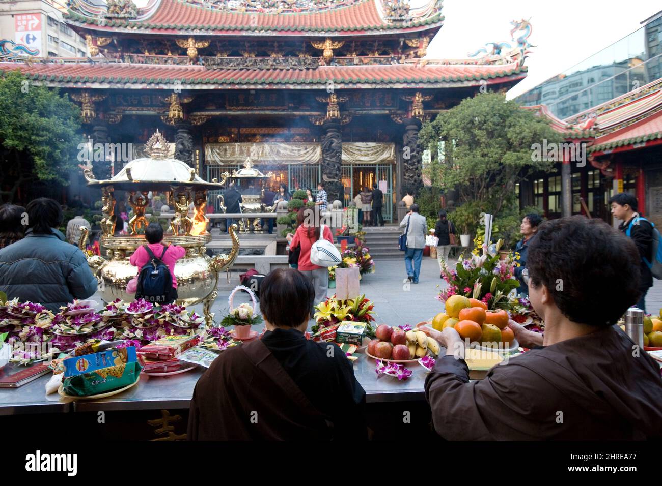 People bringing offerings to Bangka Lungshan Temple, a Buddhist temple ...