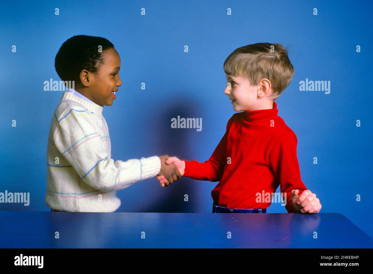 Two boys shaking hands children hi-res stock photography and images - Alamy
