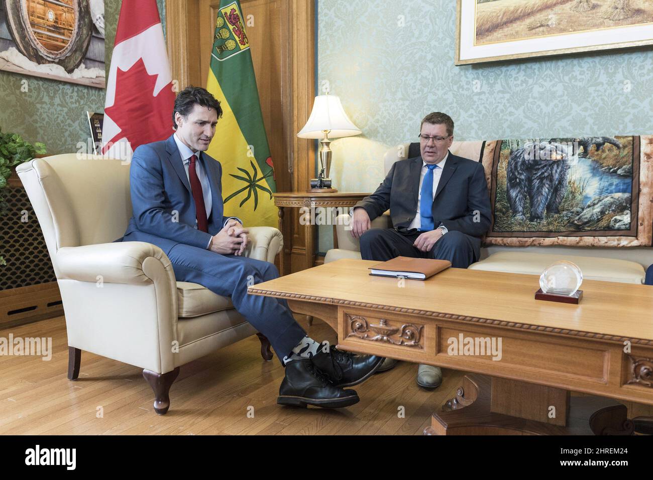 Prime Minister Justin Trudeau and Saskatchewan Premier Scott Moe meet ...