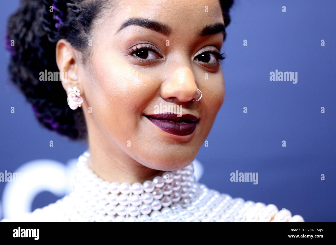 Amanda Paris arrrives on red carpet at the Canadian Screen Awards in ...