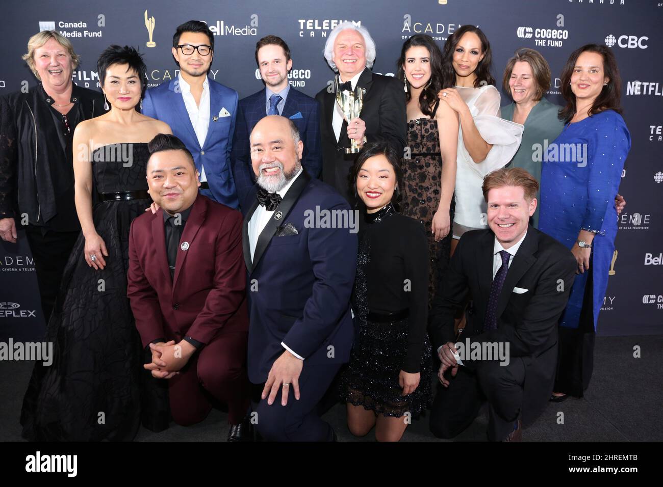 Screen Award winners for Best Comedy series, the cast and crew of "Kim ...
