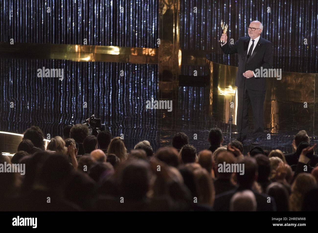 Peter Mansbridge receives a lifetime achievement award at the Canadian ...