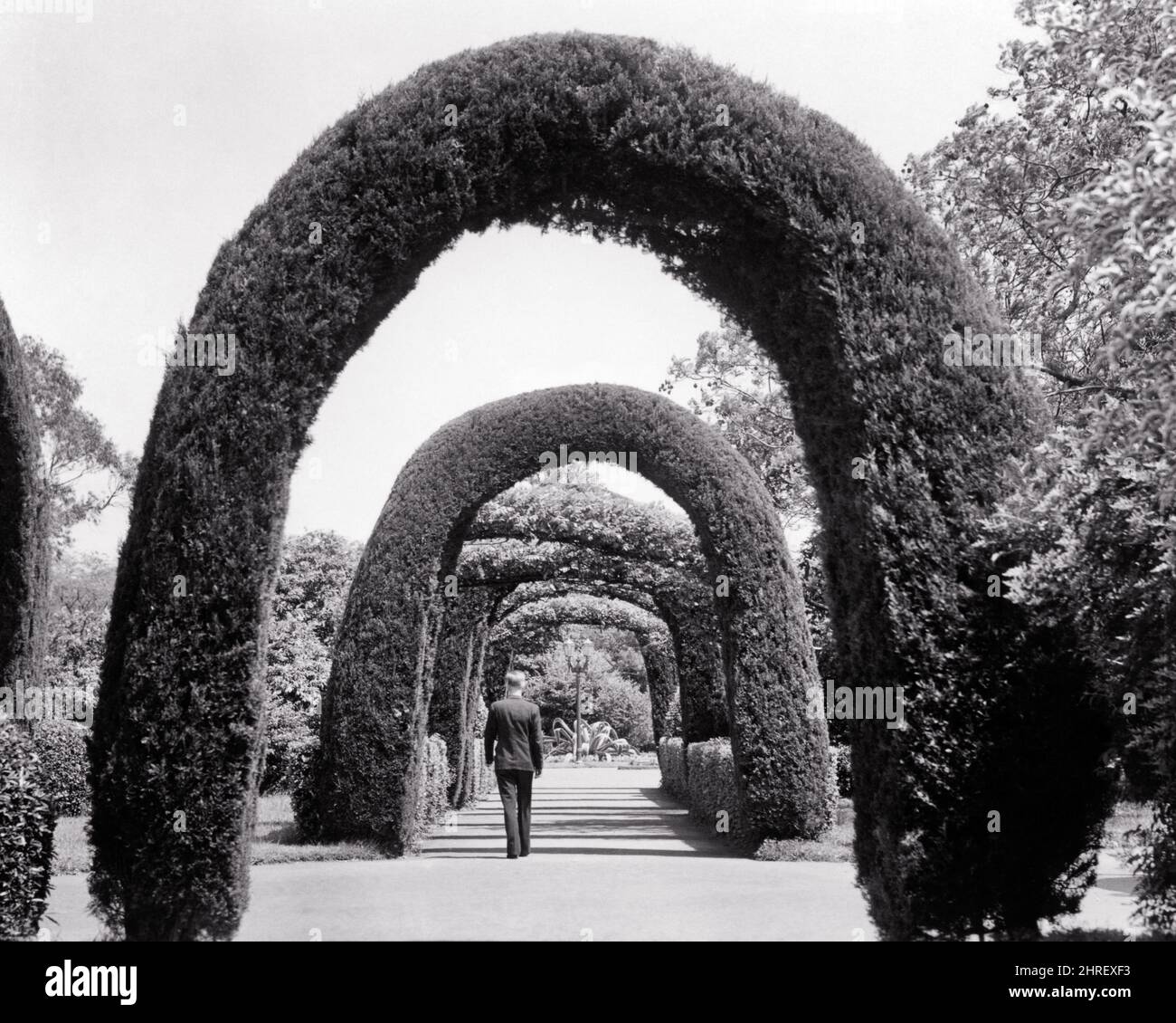 Old man walking 1940s hi-res stock photography and images - Alamy