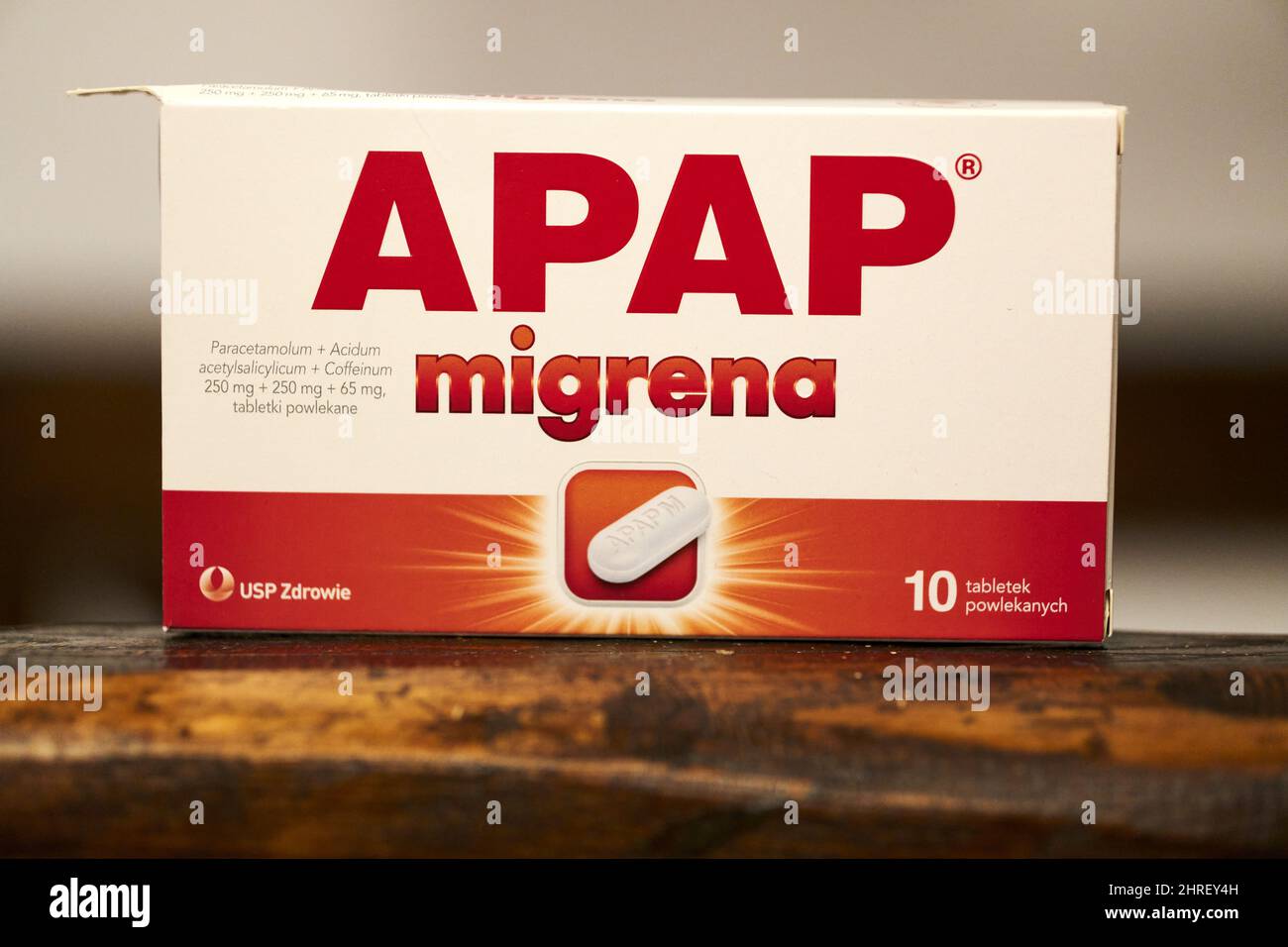 Polish Apap migraine pain killers in a box Stock Photo - Alamy