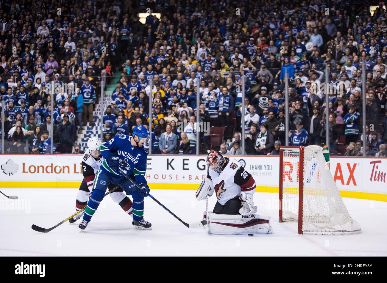 Vancouver Canucks' Henrik Sedin (33), of Sweden, is stopped by Arizona ...