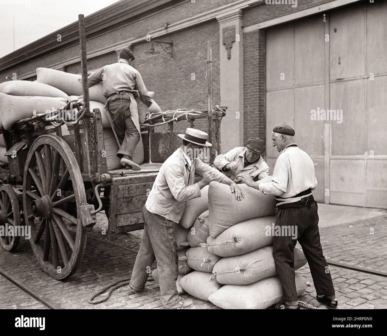 Old fashion wooden wagon wheel hi-res stock photography and images - Alamy