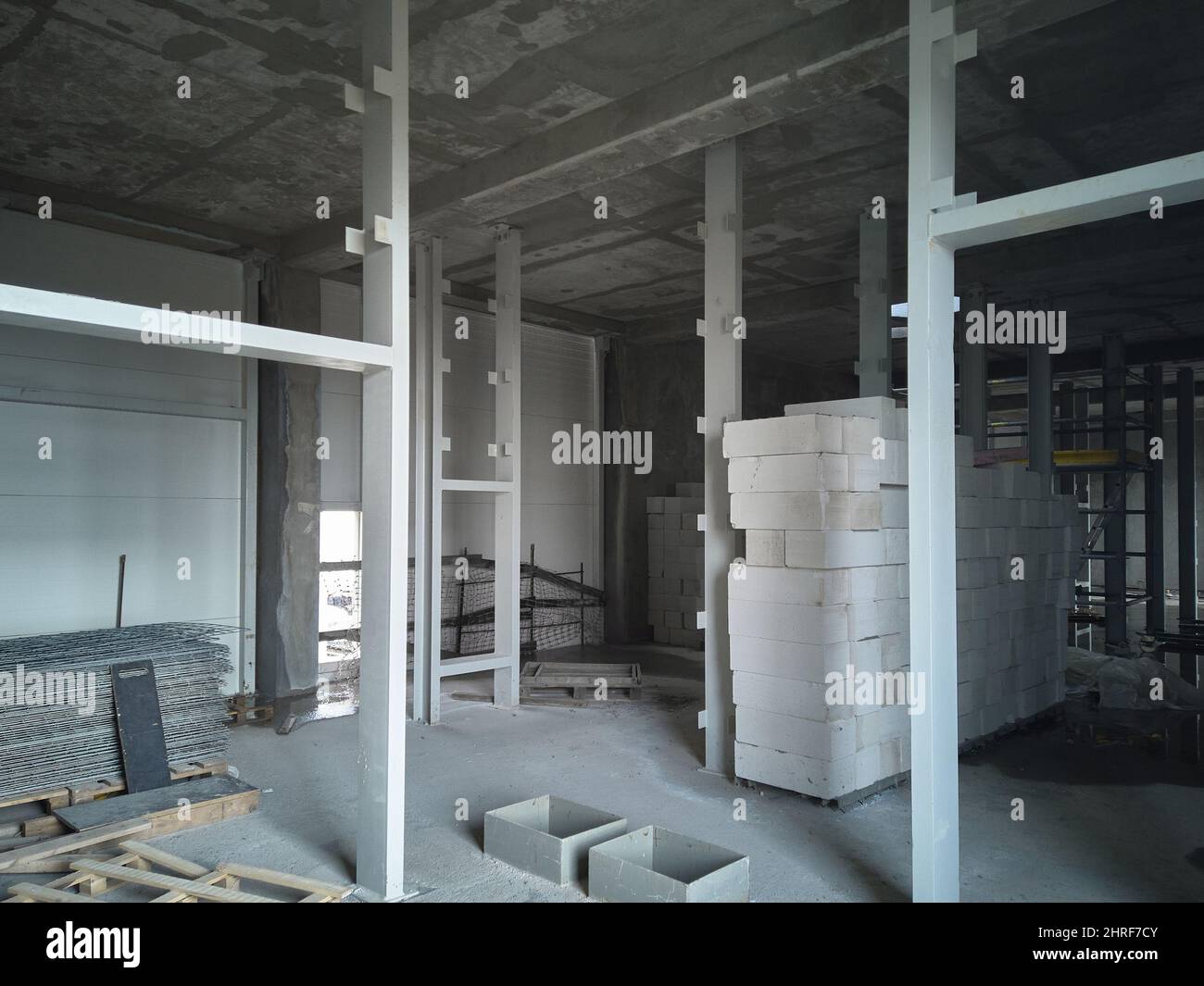 Metal structures of building under construction Stock Photo - Alamy