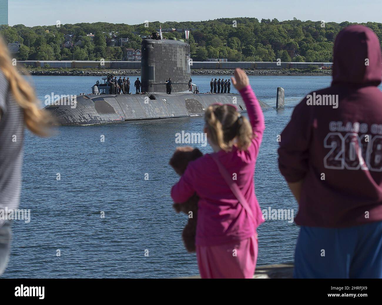 Family and friends greet HMCS Windsor, one of Canada's Victoria-class ...