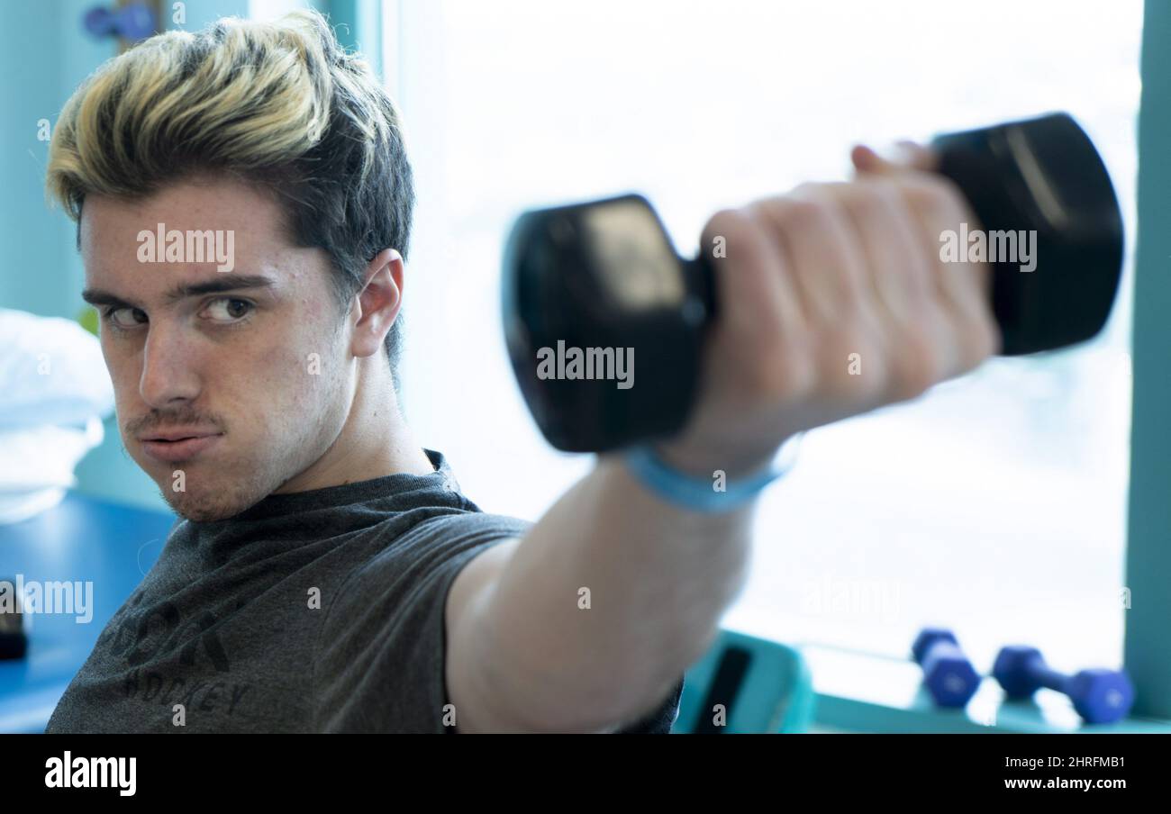 Humboldt Broncos survivor Ryan Straschnitzki does muscles strengthening ...